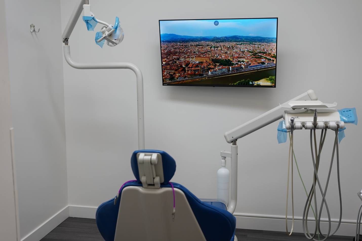 Dentist in Camarillo CA | Porcelain Veneers, Invisalign, Implants & More